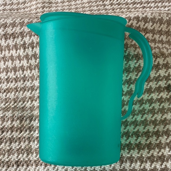 Tupperware | Kitchen | Tupperware Slimline Pitcherlid 2 Liter | Poshmark